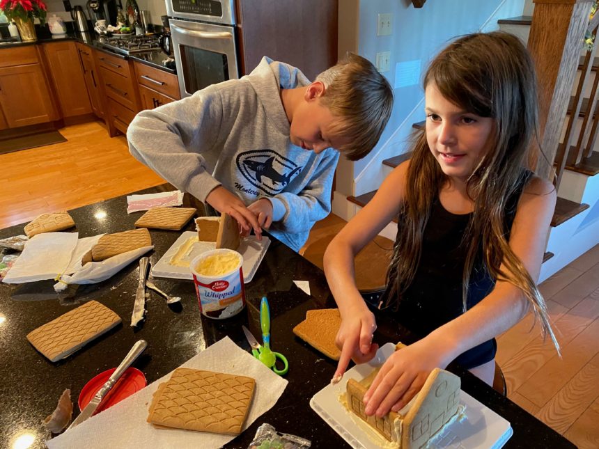 Easy Holiday Gingerbread Houses with Kids - Arts and Bricks