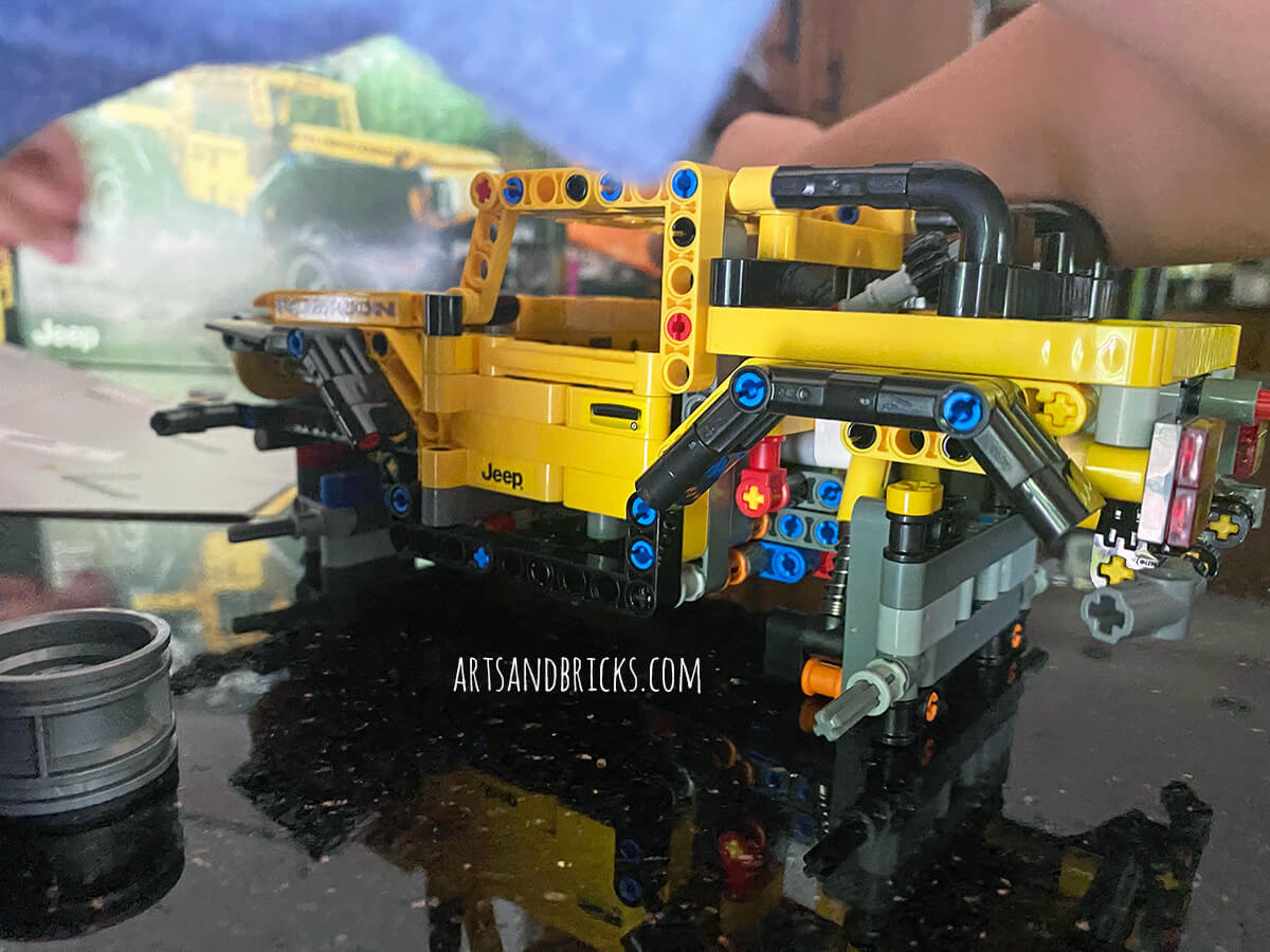 LEGO Technic Jeep Wrangler Rubicon - Arts and Bricks